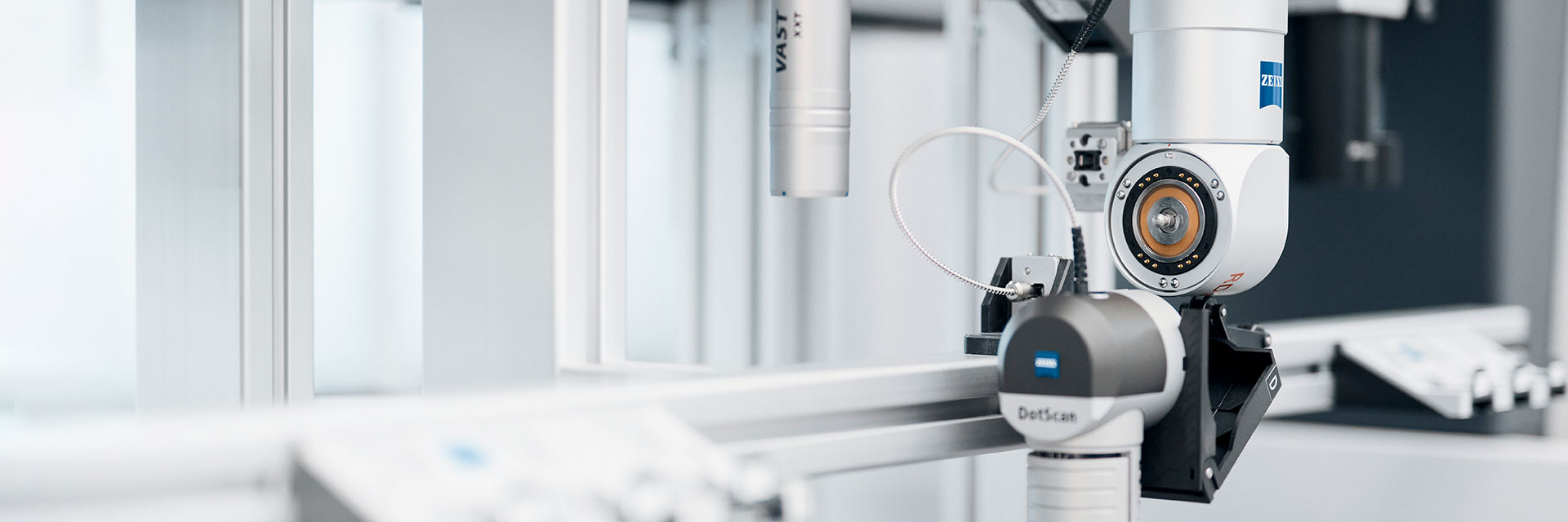 Носещи механизми и поставки за сензори от ZEISS